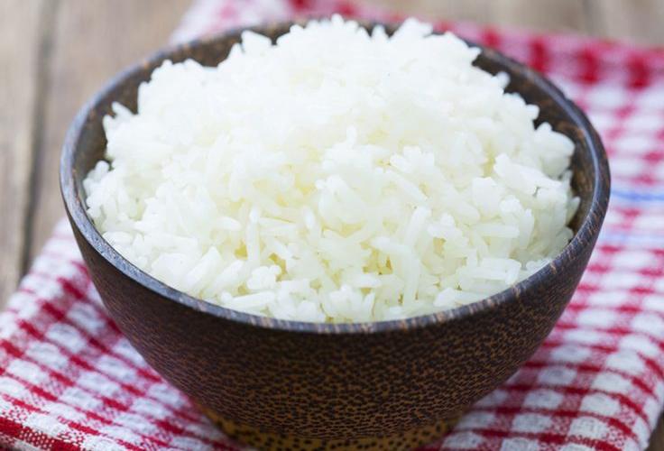 Poulet braisé, riz et alloco | Avekapeti