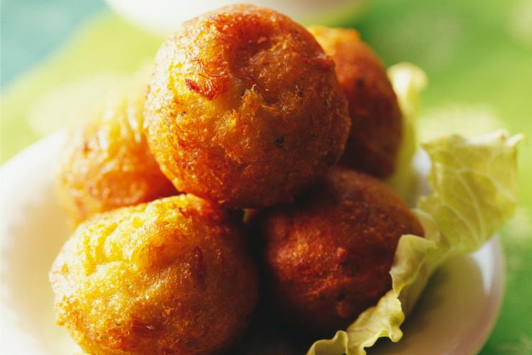 Acras de morue & colombo de cabri, riz | Avekapeti