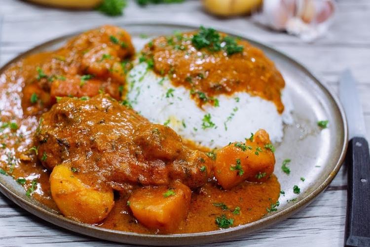 Mafé de poulet et riz blanc ~ Pomme | Avekapeti