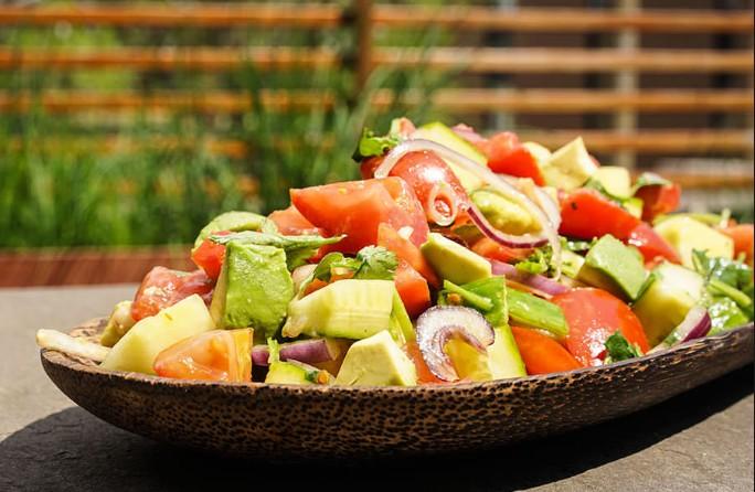 Salade composée ~ Poisson basquaise et riz | Avekapeti